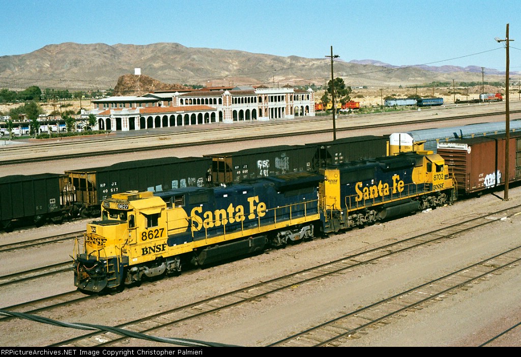 BNSF 8627 and BNSF 8702